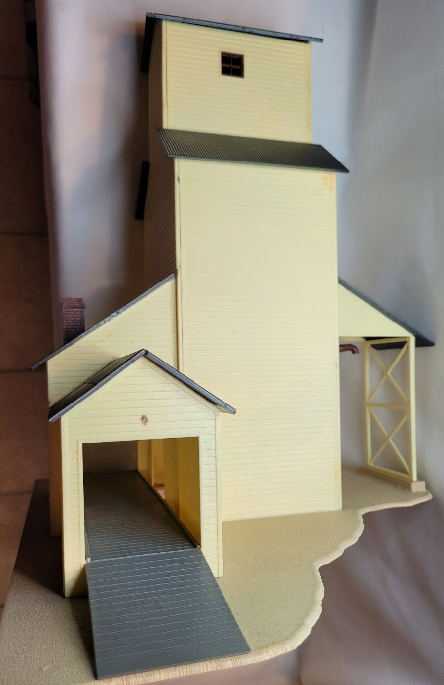 LIONEL O or O27 GAUGE BIG GRAIN ELEVATOR BUILDING assembled | eBay