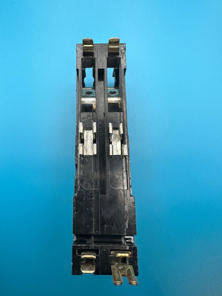 Q12100 Square D 100 Amp 2 Pole Circuit Breaker Type Q1 120/240VAC Plug ...