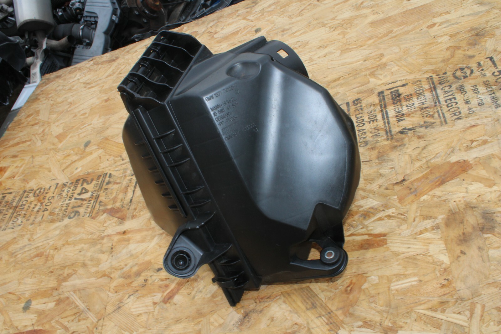 2011-2016 BMW F10 F11 F07 N20 528i 528iX Intake Muffler Air Cleaner Box ...