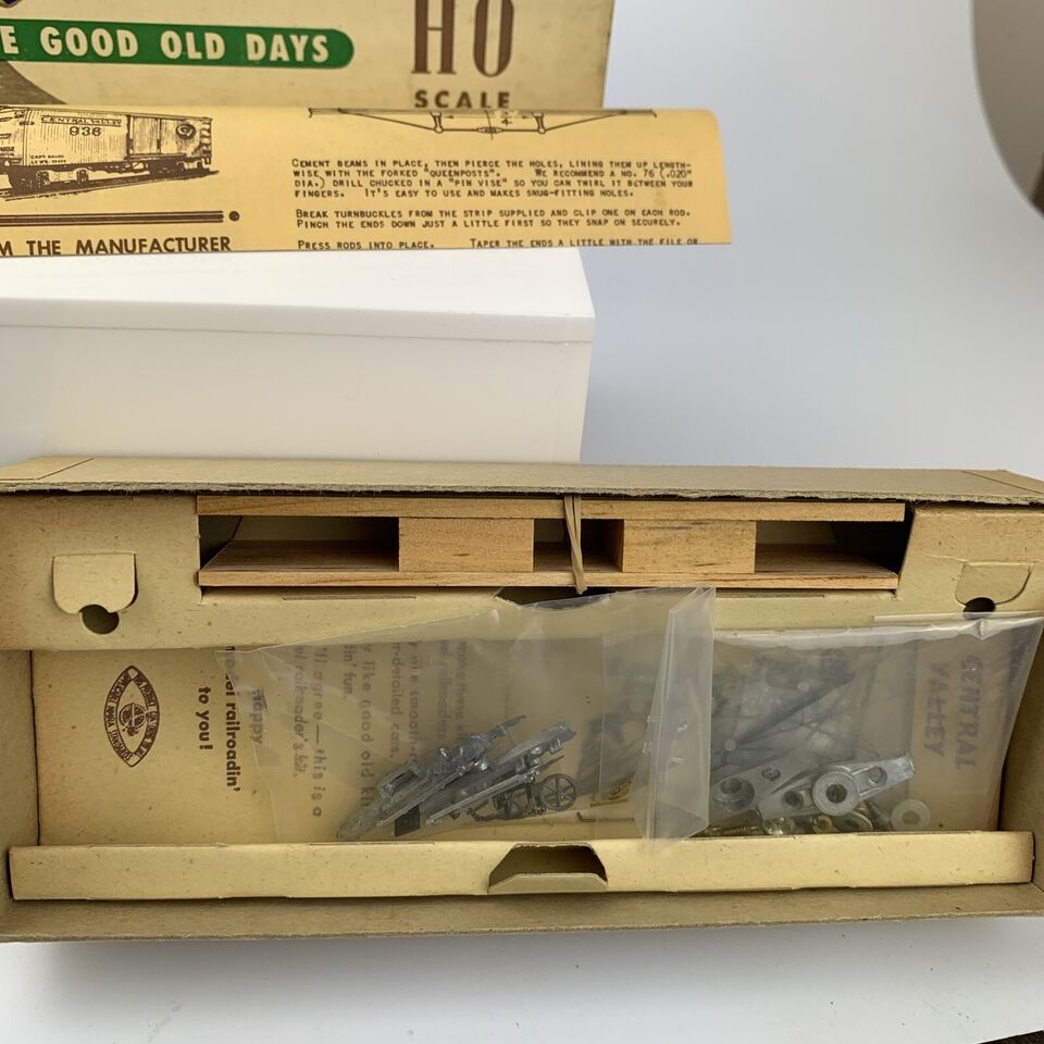 Central Valley HO Scale Boxcar Kit B-94/904 Chicago, Lake Shore ...
