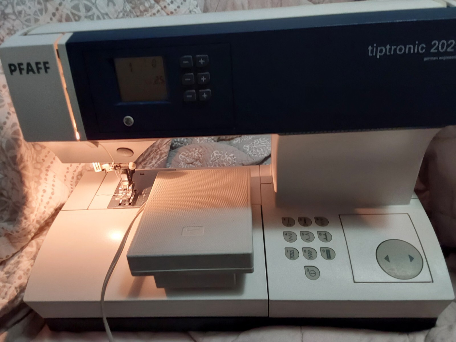 PFAFF+Tiptronic+2020+Sewing+Machine+With+IDT for sale online | eBay