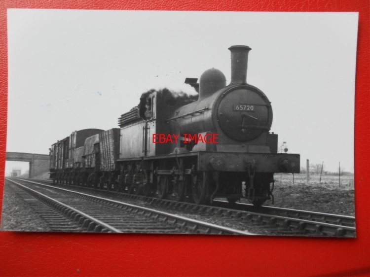 PHOTO LNER EX NER CLASS J25 0-6-0 LOCO 65720 AT MIDDLETON LANE | eBay