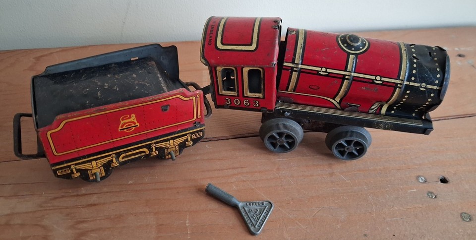 Railway Tin Plate Clockwork Train And Track | eBay UK