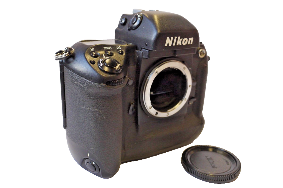 Nikon F5 35mm AF Professional SLR body, cap, MN-30 Battery Pack. NEEDS ...