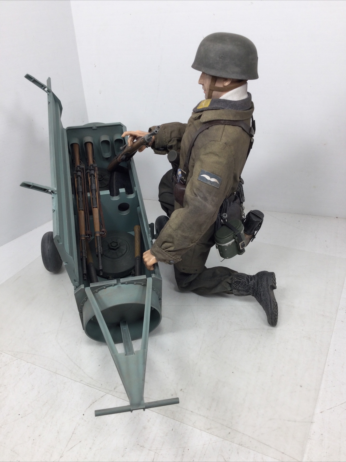 1/6 CUSTOM WW2 GERMAN LUFTWAFFE FALLSCHIRMJAGER W/ DROP CANISTER ...