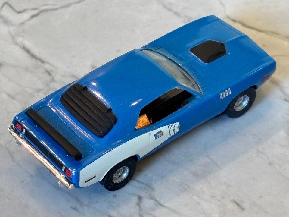 HO Detroit - 71 HEMI 'cuda - TRUE BLUE METALLIC - WHITE BILLBOARD ...