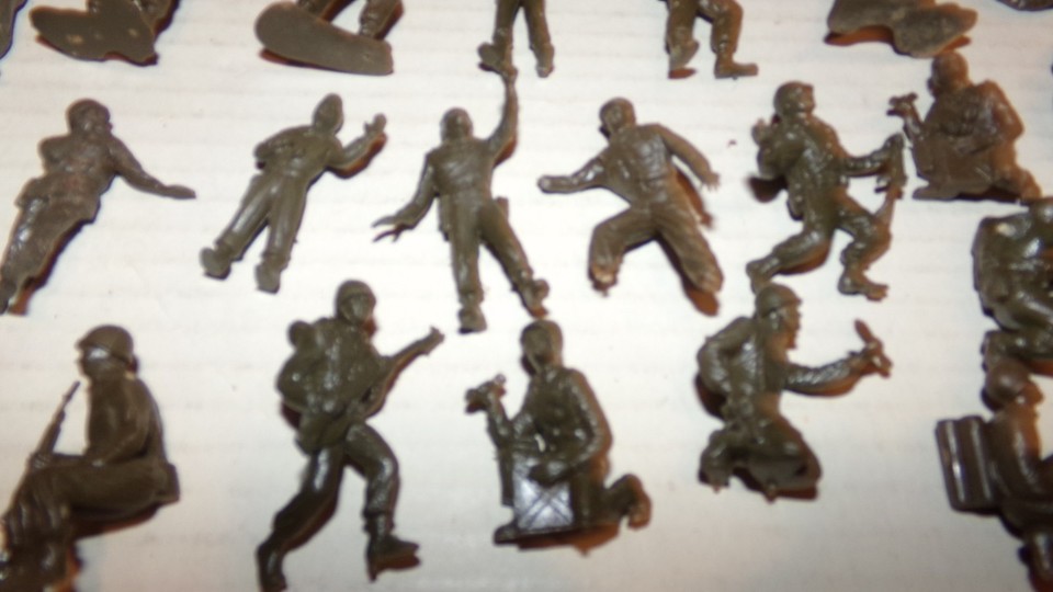 56 World War 2 American Toy Soldiers Hard Plastic WW2 Military Figures ...