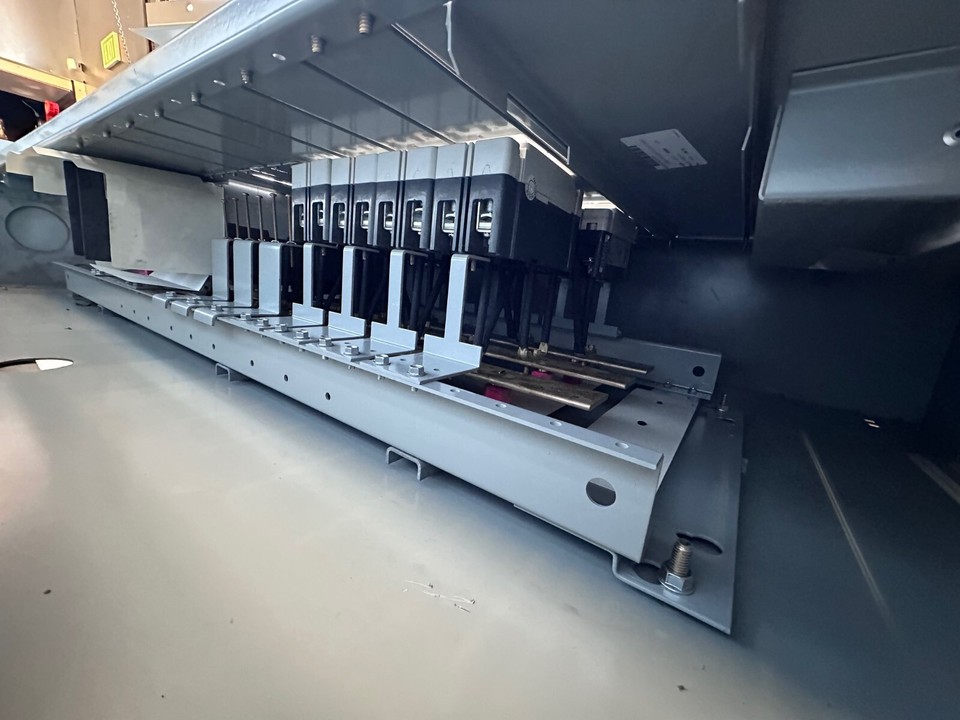 EATON 1200A 3P4W 208Y/120V 3R PANELBOARD W/ 1200A MAIN BREAKER ...