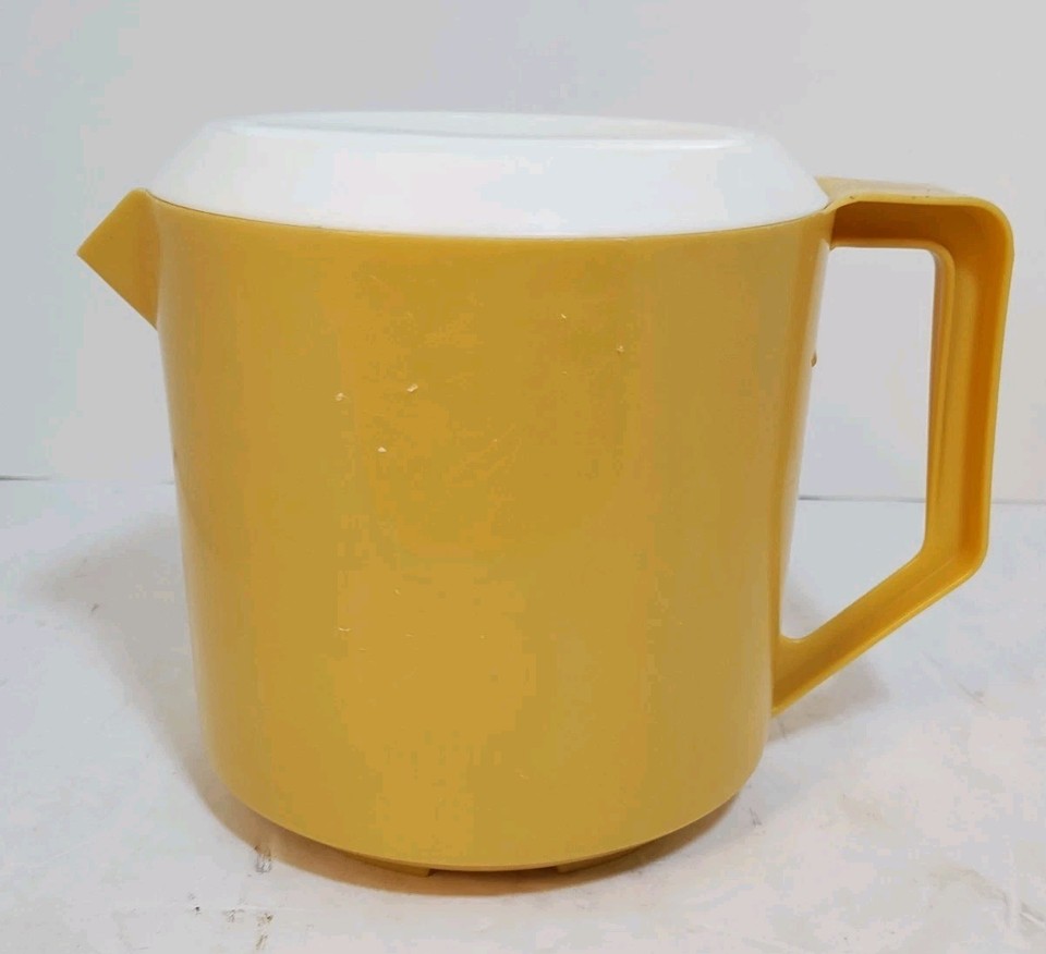 Vintage Rubbermaid #2745 Yellow 1 1/2 Quart Pitcher w/ Lid Harvest Gold ...