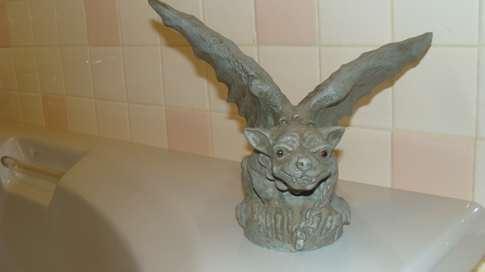 1993 Universal Statuary Resin Chained Gargoyle Figurine 11.8" x 7.1 ...
