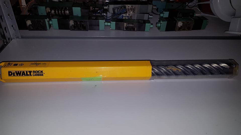 DEWALT SDS MAX ROTARY HAMMER BIT 1-3/8" X 22-1/2" HIGH IMPACT CARBIDE ...