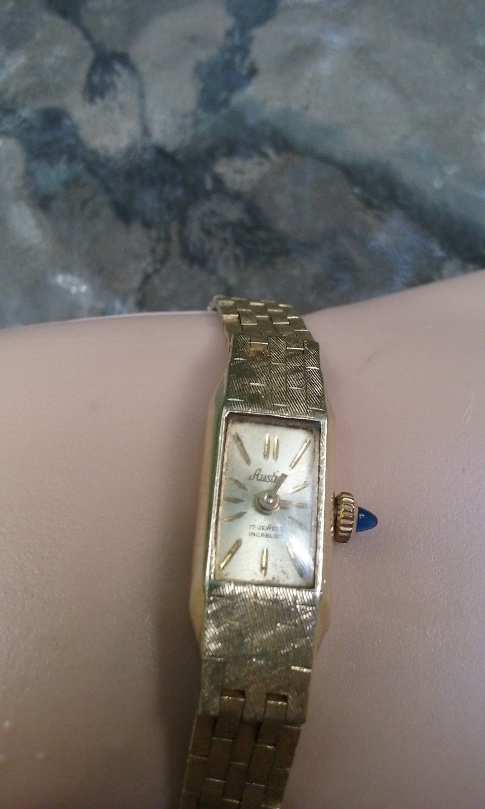 Vintage Modern Ladies Solid 14K Gold Austin Wrist Watch 17 Jewels ...