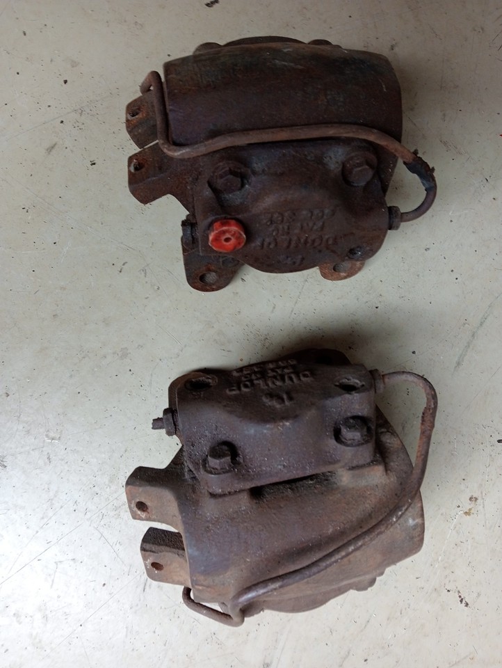 Jaguar XK 150 pair of rear brake calipers with round pads | eBay UK