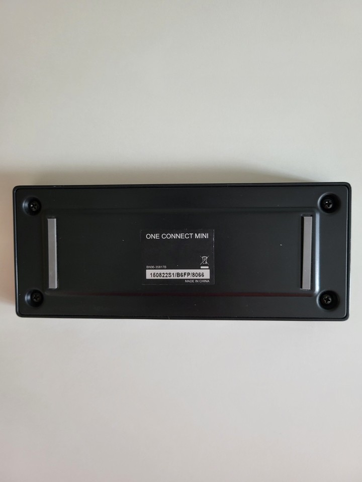 Samsung ONE CONNECT MINI & Cable. Very good condition and in full ...