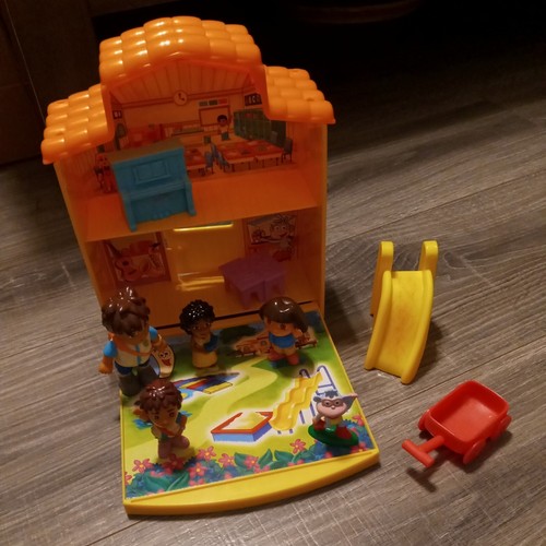 Mattel Dora The Explorer Let's Go Adventure Schoolhouse Take Along Dora ...