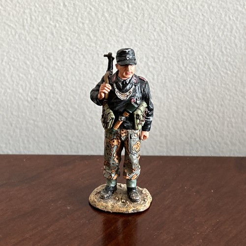 King and Country - SS Guard With Slung MP-40 | eBay