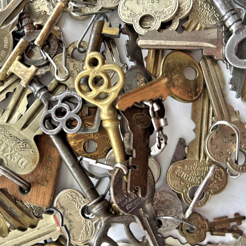 2 Pound Lot Of Misc Vintage Skeleton Keys Brass Crafts Jewelry | eBay