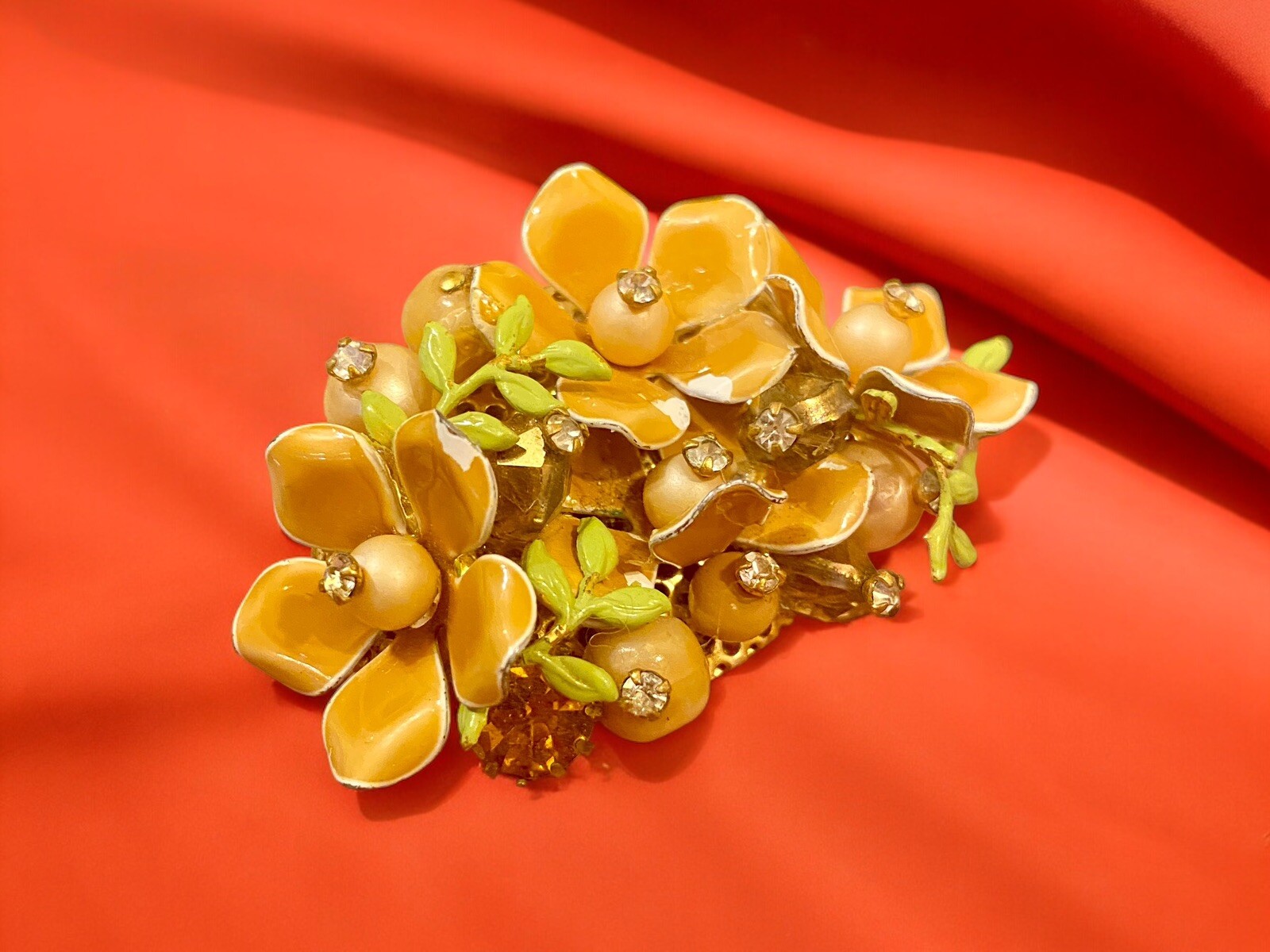 1960s Vintage Flower Enameled Brooch With Rhinestones… - Gem