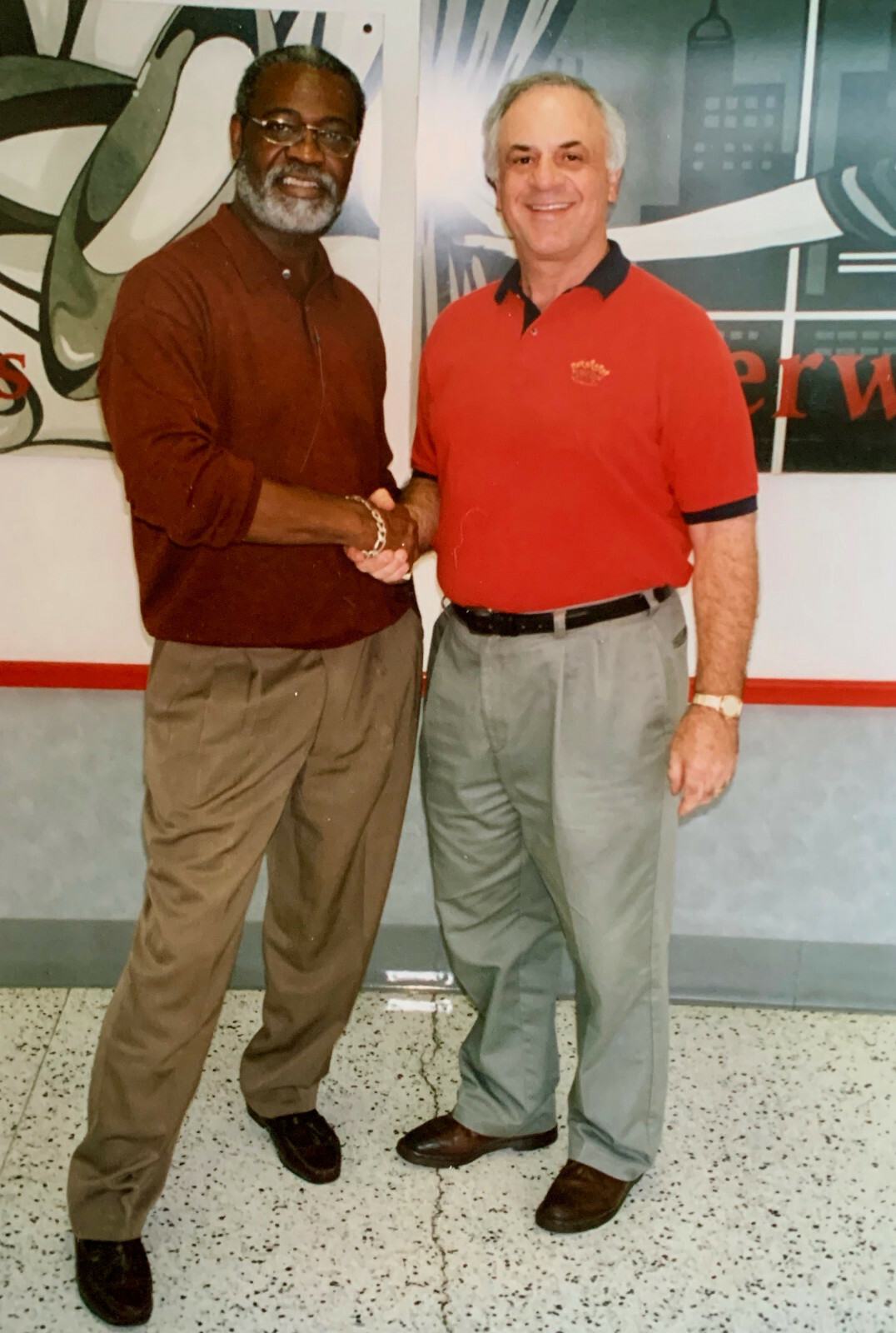 EARSELL MACKBEE Minnesota Vikings Signed B/W 8x10 W/COA #4 | eBay