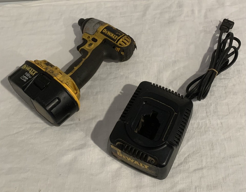 DeWalt DC825 18 Volt 1/4"6mmHeavy Duty Cordless Impact Driver W/ Batt ...