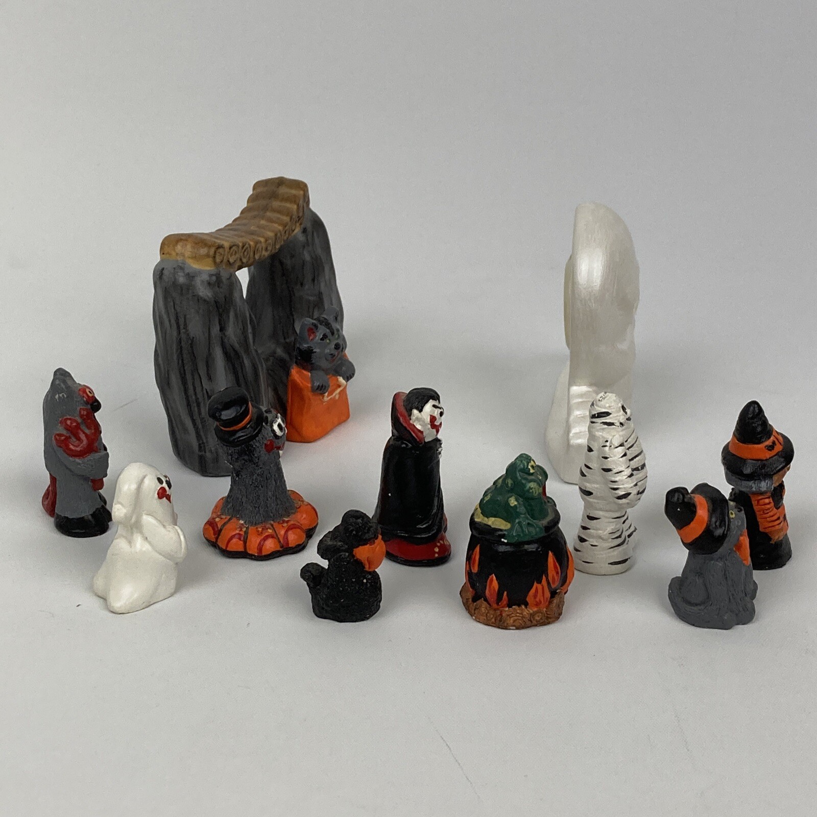 VTG Halloween Painted Ceramic Set 12 Mummy Witch Cat Village Figurine ...