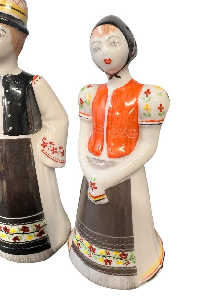 Vintage HOLLOHAZA Hungary Porcelain Folk Art Traditional Couple ...