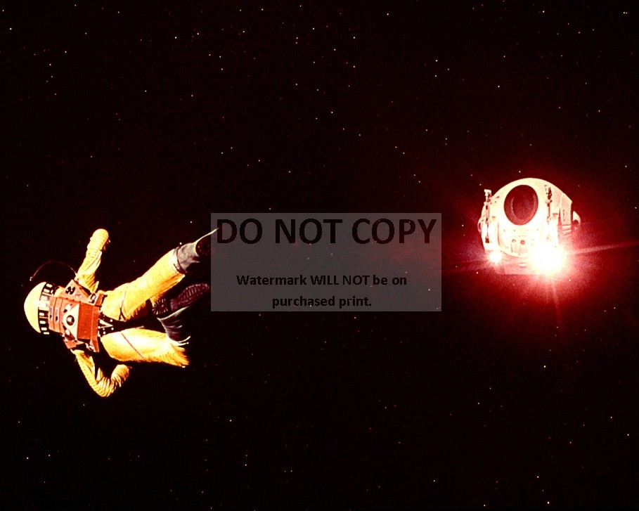 2001 Astronaut Floating