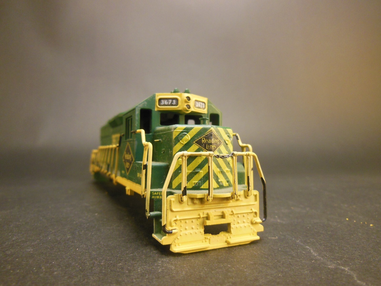 HO SCALE READING GP40-2 3673 CUSTOM DECORATED/DETAILED LOCOMOTIVE SHELL ...