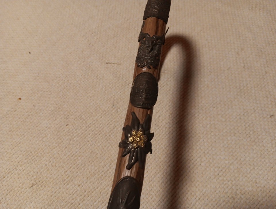 VINTAGE ANTIQUE WALKING STICK CANE WOODEN WOOD EMBLEMS BADGES TRAVEL ...