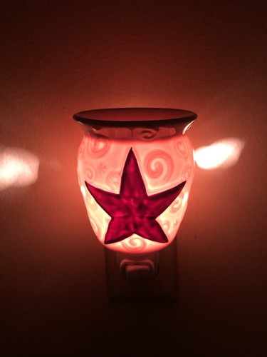Scentsy Wall Plug-In Rustic Star Cream Red Wax Warmer Nightlight | eBay