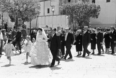 An Italian bride walking toward Sicilian church escorted by paradi- Old ...