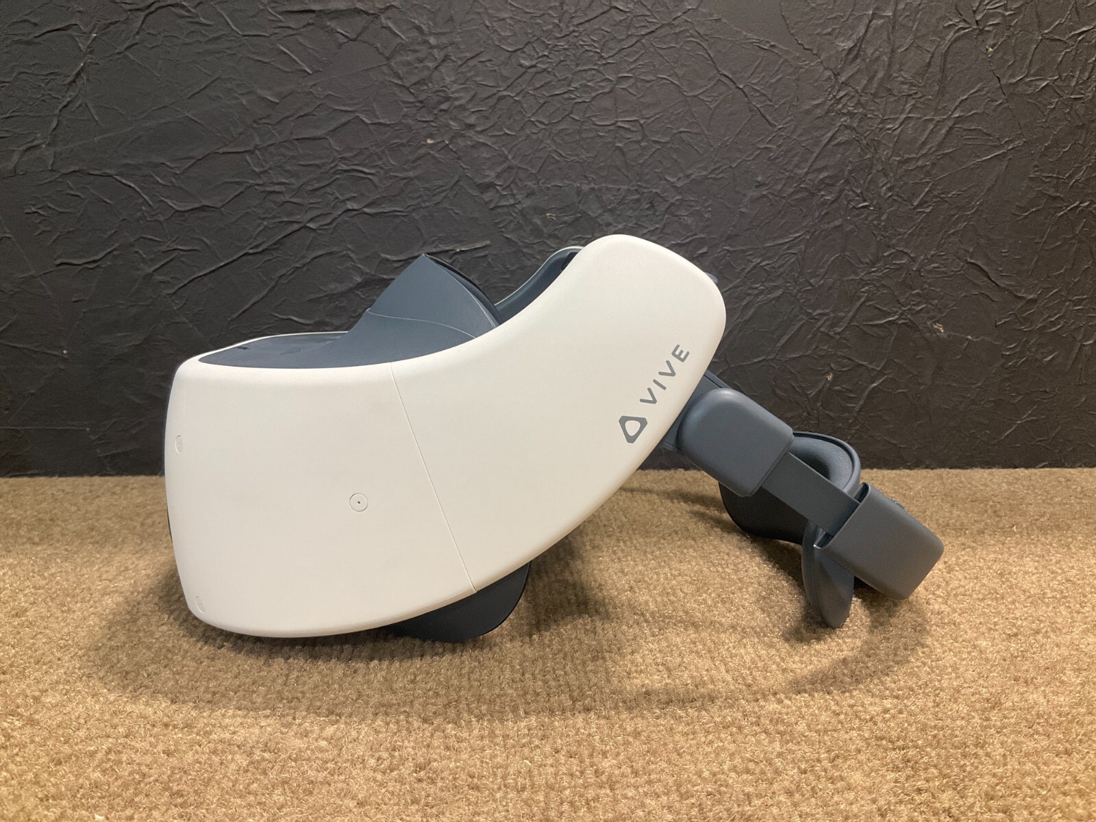 New! HTC Vive Focus Plus Enterprise Virtual Reality Headset 99HARH001 ...