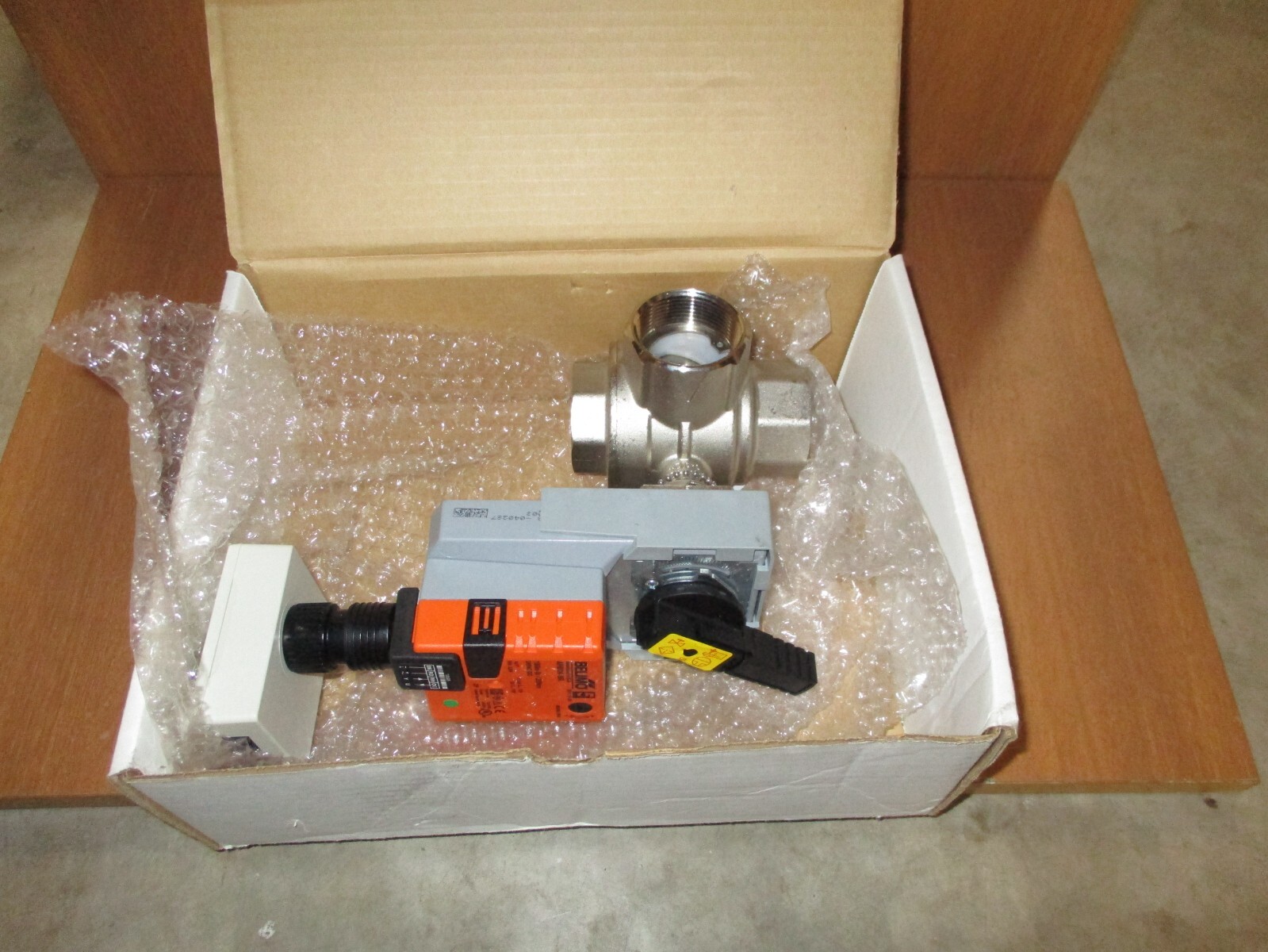 UPONOR 1.1/2" THREE-WAY MODULATING VALVE WITH CONYROL PART#A9013024 100 ...