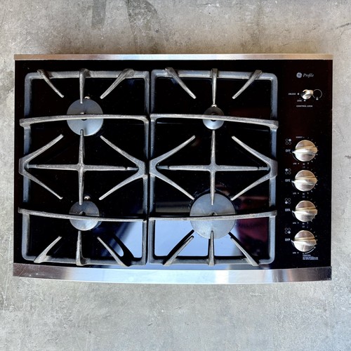 GE 30 Inch Gas Cooktop with 4 Sealed Burners, Continuous Grates ...