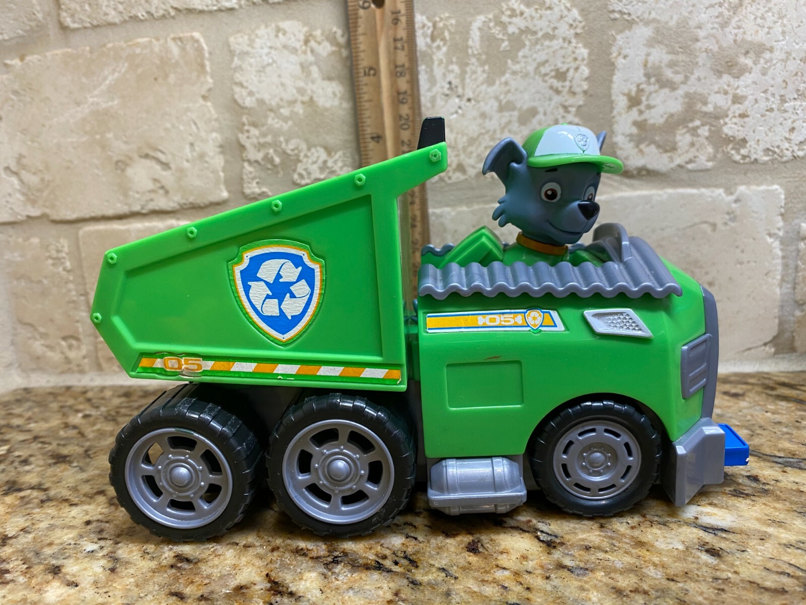 Nickelodeon Paw Patrol Rocky's Recycle Dump Truck & Figure Spin Master ...