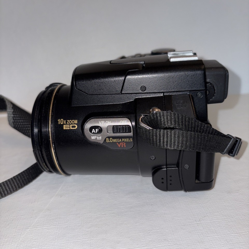 NIKON Coolpix E8800 VR 10x 8MP Digital Camera, case and cleaning brush ...