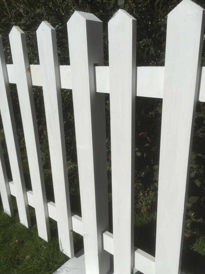 3.6M White Primed Wooden 'Free Standing' Picket Fencing/Legs Events ...
