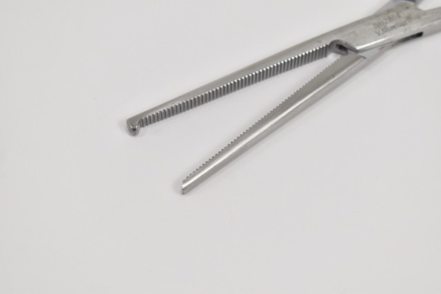 Ochsner Artery Forceps 1x2 Teeth Straight - 2 Are V. Mueller SU2802 for ...