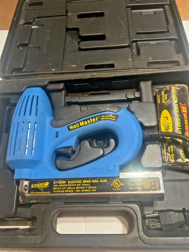 Arrow electric brad nail gun ET100M with brads and case tested working ...