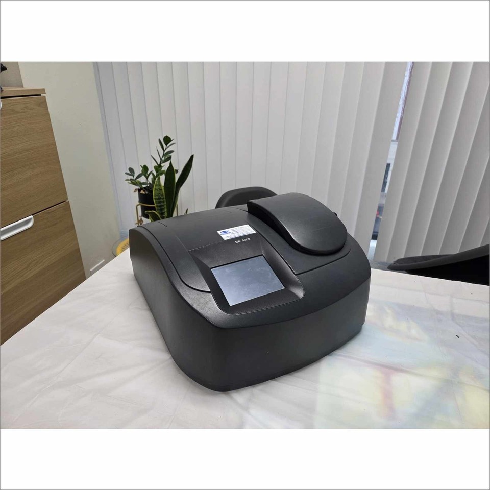 Hach DR 5000 Spectrophotometer LPG408.99.00012 - For Part - READ | eBay