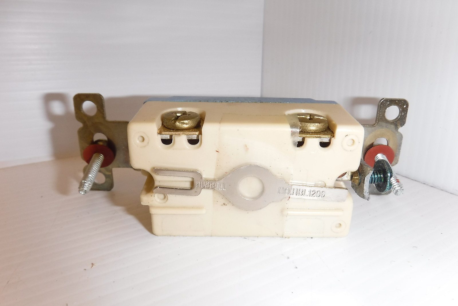 HUBBELL HBL18201LCN 15A 347V KEY LOCK SWITCH NIB | eBay