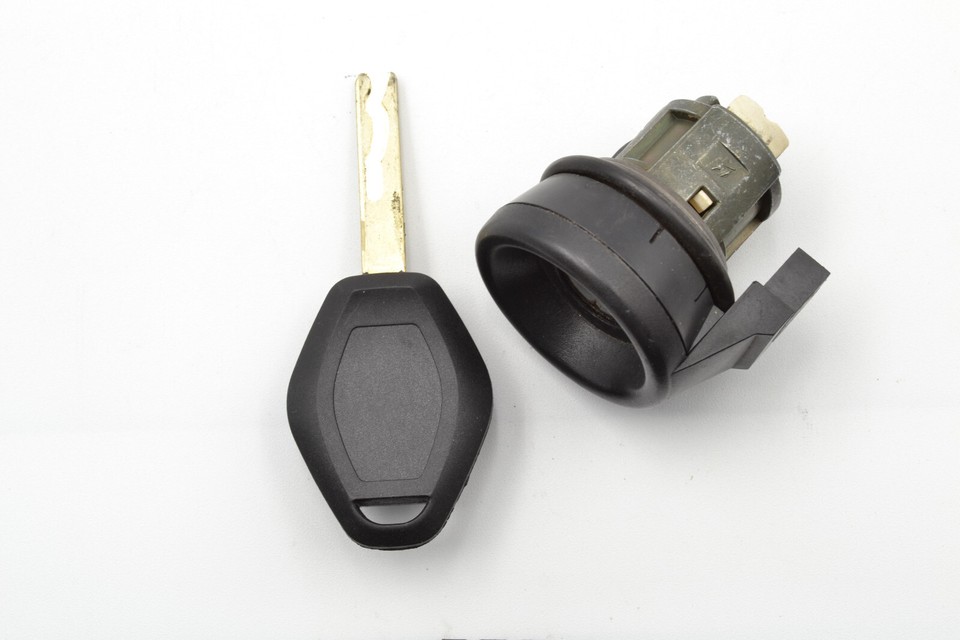 2003-2006 BMW E46 325i AT MS45.1 Engine Control Module DME ECU EWS ...