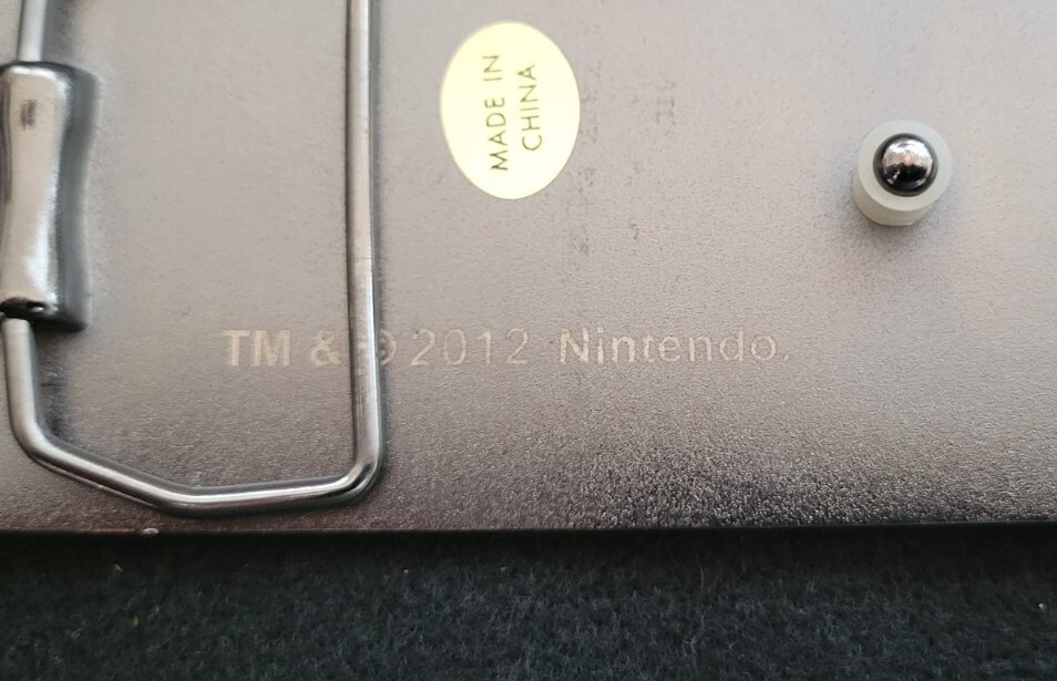 NINTENDO BELT BUCKLE GAME NES CONTROLLER METAL CAST C… - Gem