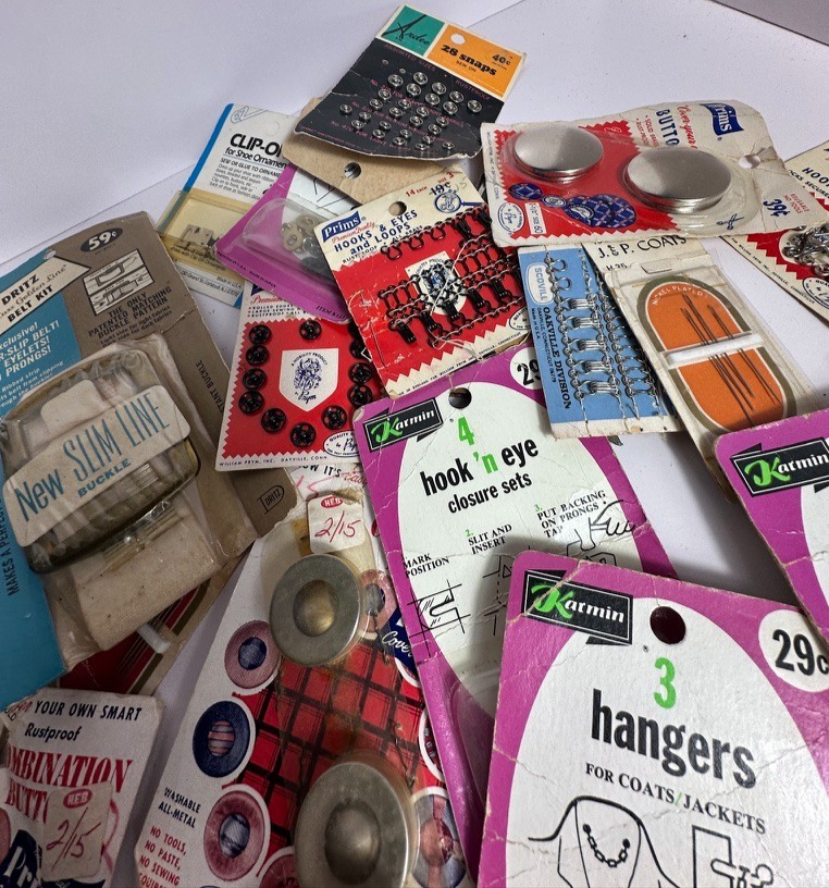 Vintage Sewing Notions Lot Mixed Buttons Zippers Hooks Deadstock | eBay