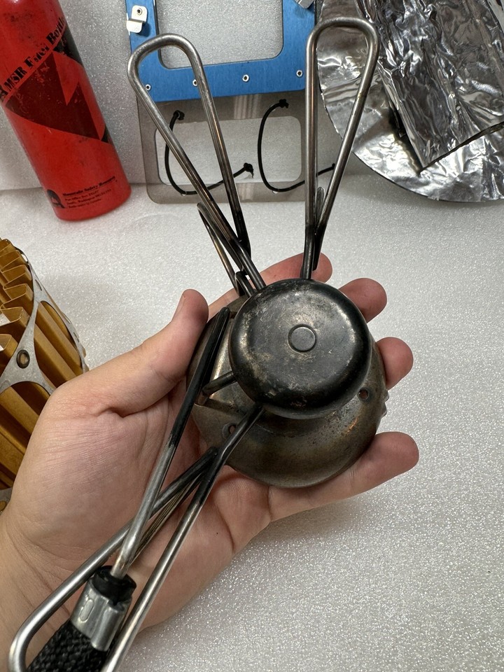 MSR Whisperlite Backpacking Camping Stove & MightyLite Stove Stand ...