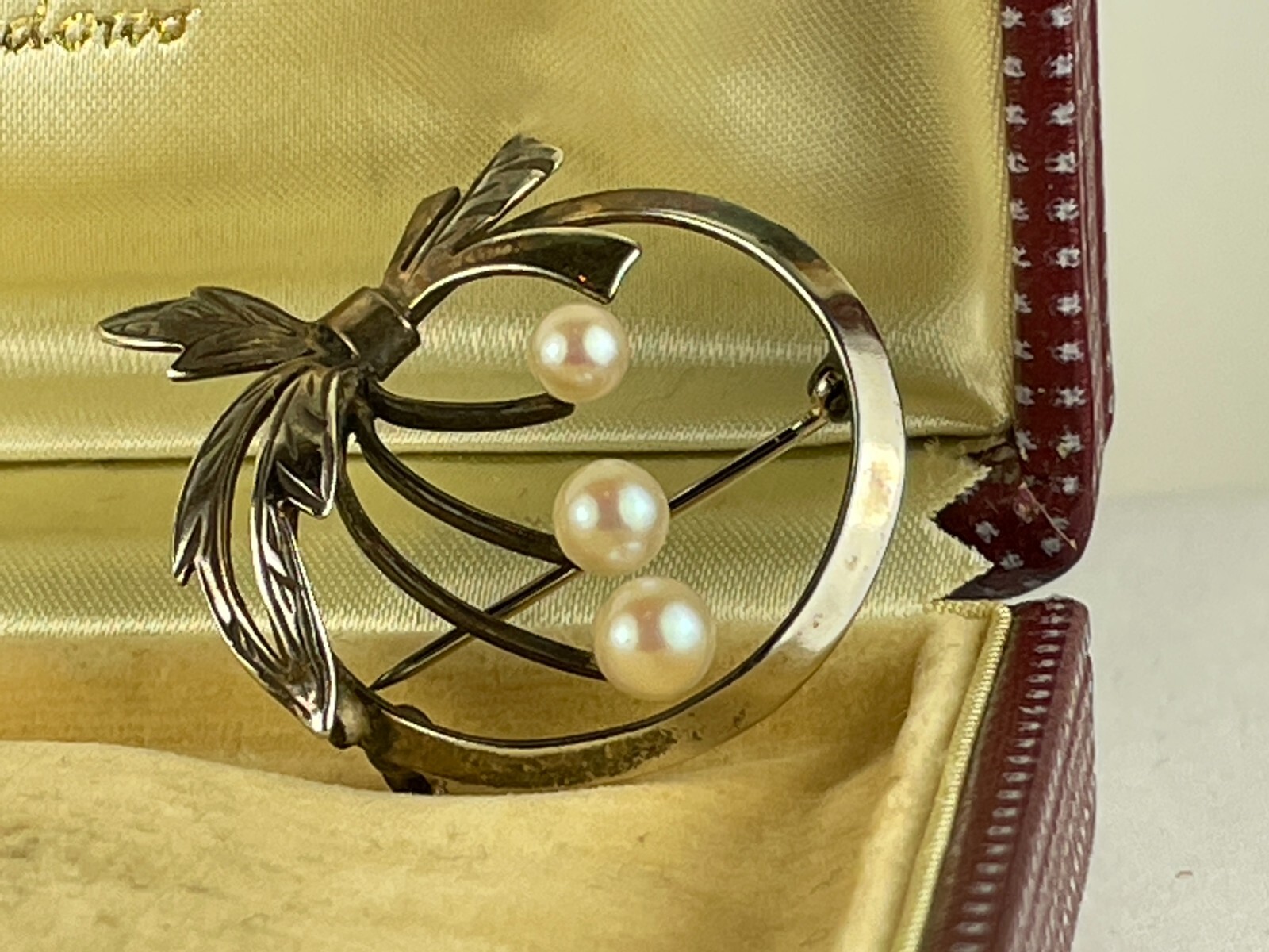 VINTAGE MIKIMOTO STERLING SILVER 3 PEARL PIN IN ORIGI… - Gem