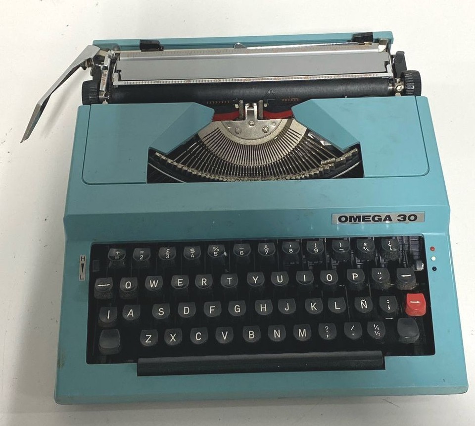 Omega 30 Vintage Portable Blue Manual Typewriter | eBay