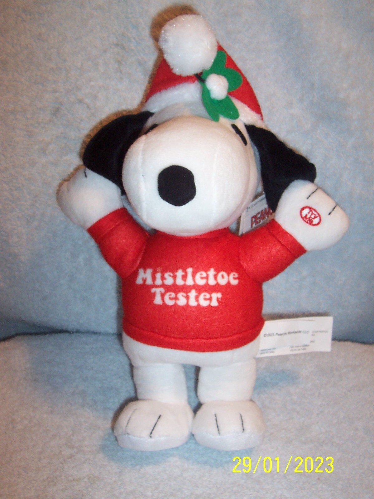 Peanuts Snoopy Animated Christmas " MISTLETOE TESTER " Plays Linus ...