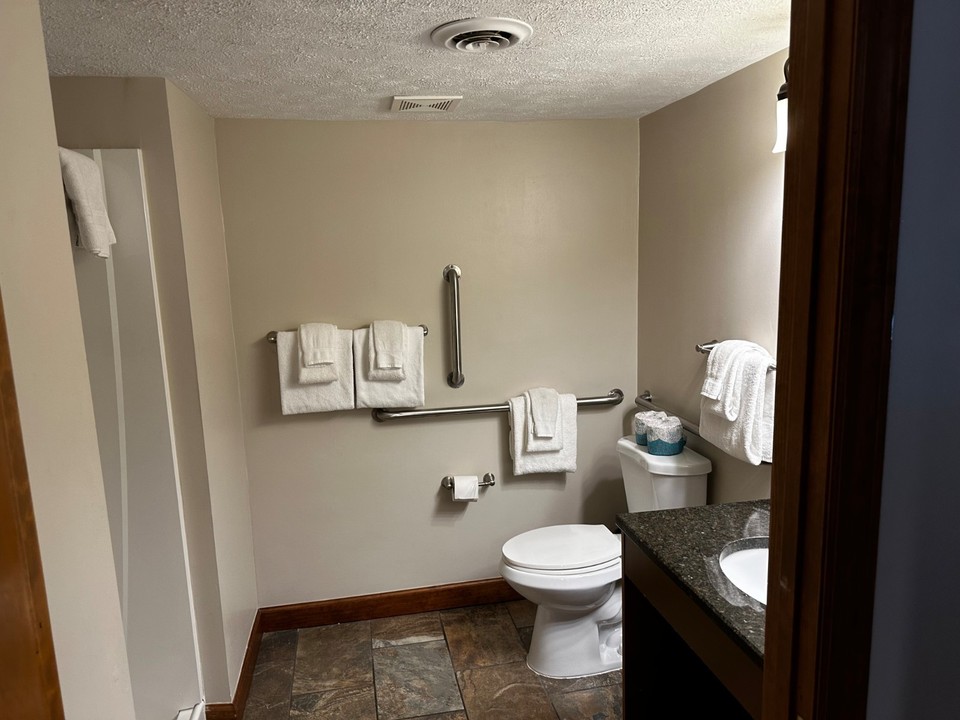 2 bdrm cabin w loft, 4nts, in Gatlinburg, TN at Mountain Loft Resort ...