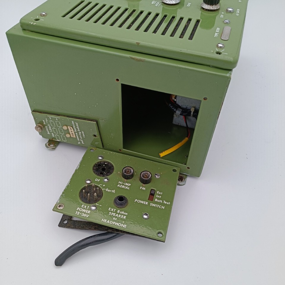 SAILOR TYPE R109 Commercial Receiver AM UHF RADIO Vintage Marine Navy ...